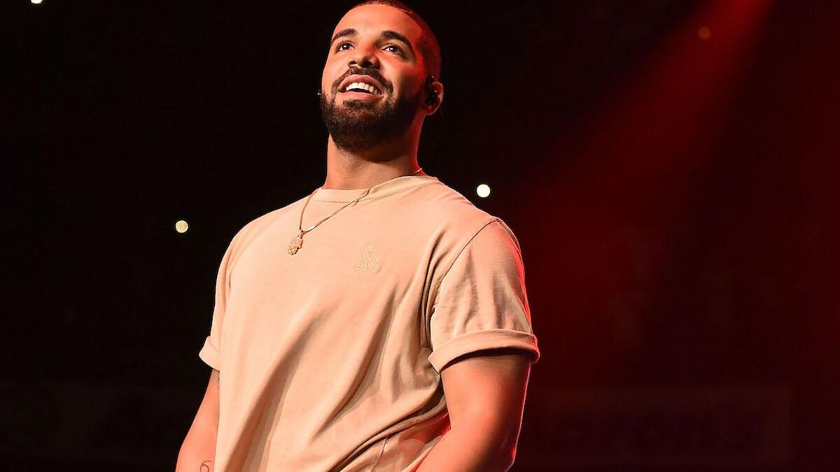 Drake frappé par un téléphone en plein concert : la vidéo devient virale