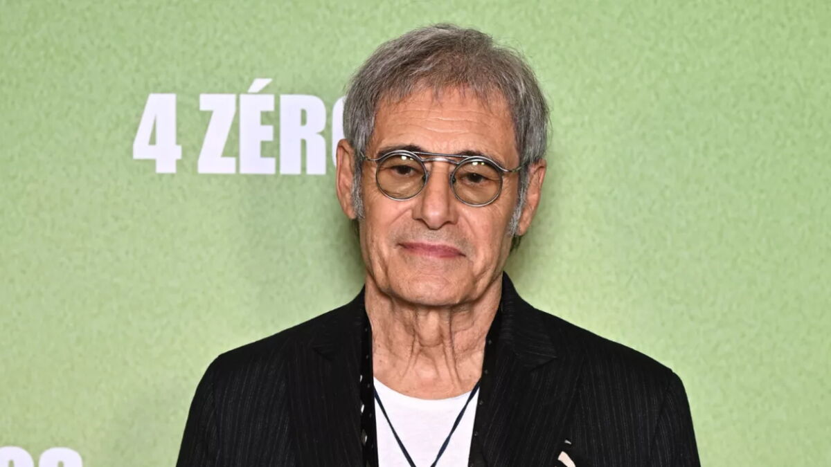 Gérard Lanvin présente ses deux fils Manu et Léo qui lui ressemblent ...