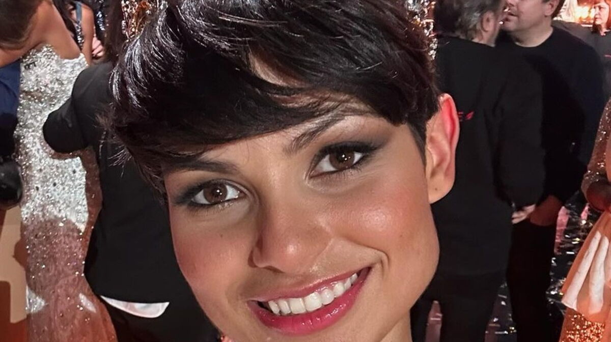 La coiffeuse d'Eve Gilles s'exprime suite au harcèlement que subit Miss ...