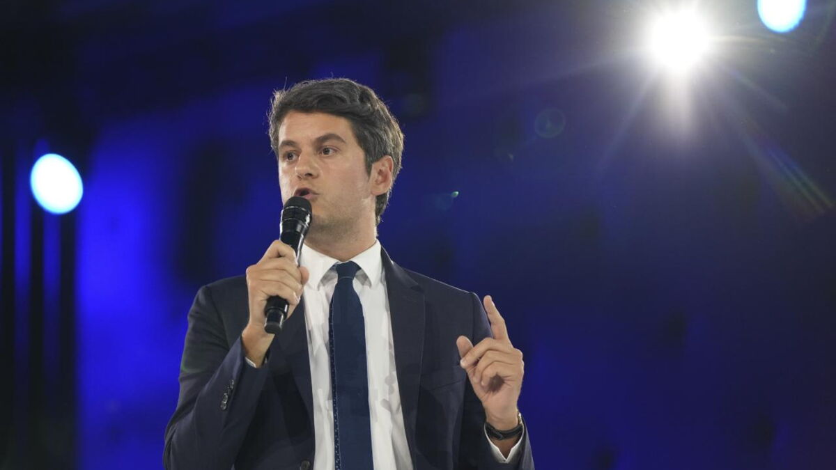 Gabriel Attal : avec qui est-il en couple depuis sa séparation avec ...