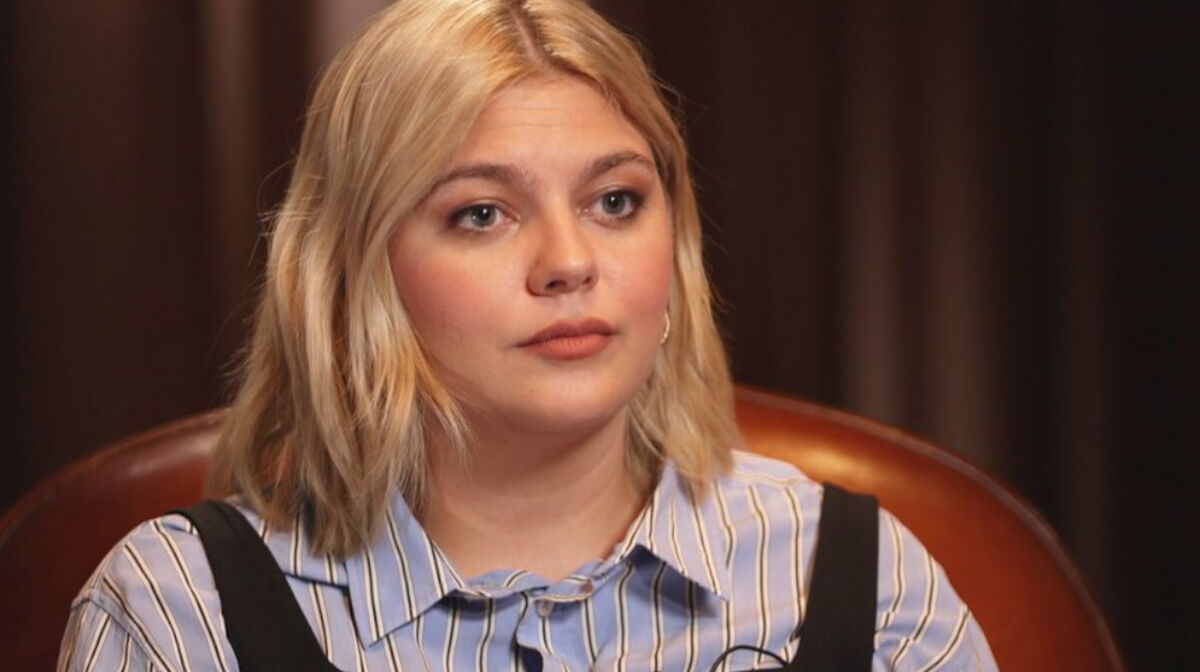 Louane bouleversée par la mort de ses parents, elle explique comment ...