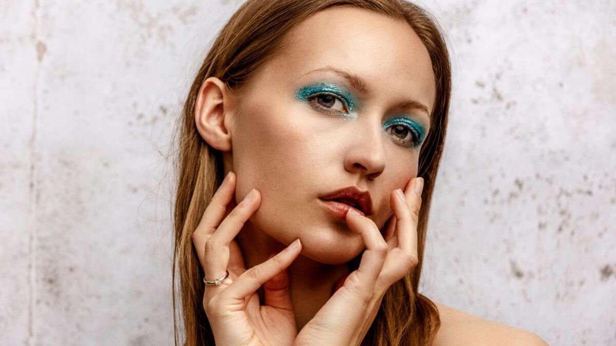 Make-up Transformations : un phénomène viral qui redéfinit les codes de la beauté