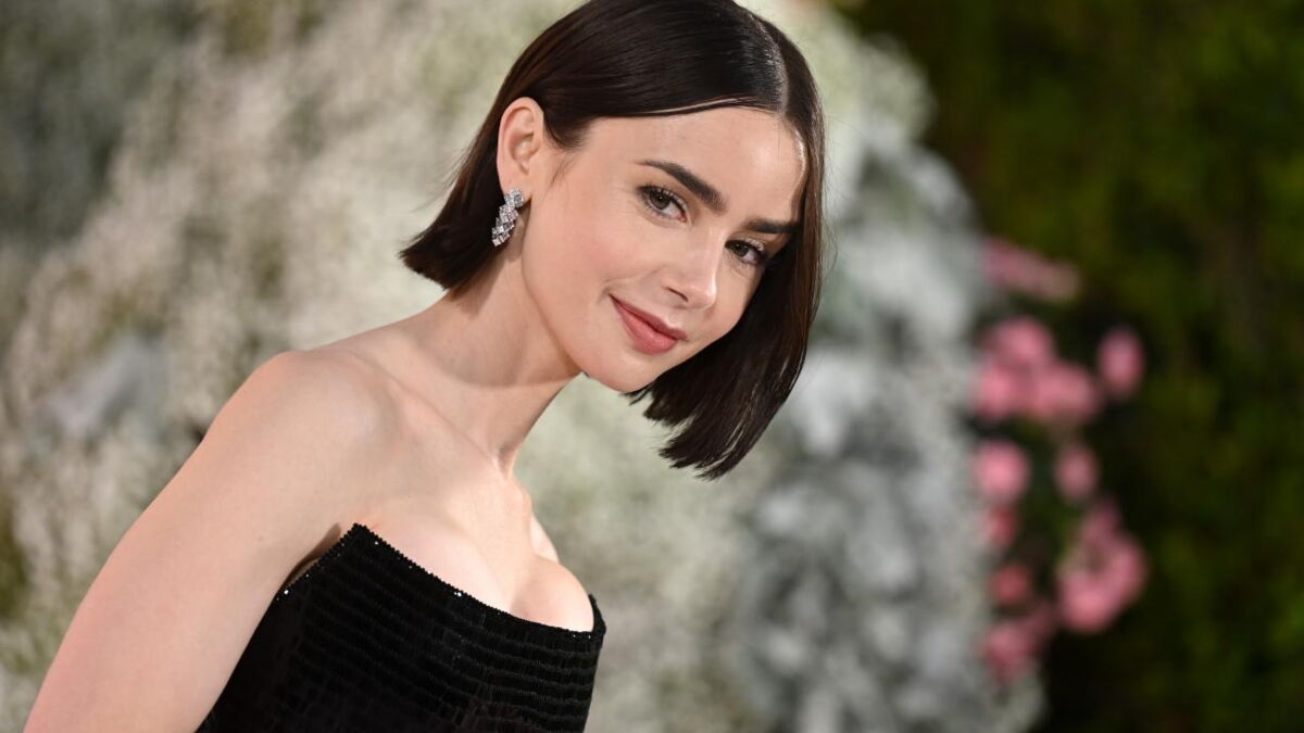 Emily in Paris : les 7 indispensables de la routine beauté d'Emily Cooper