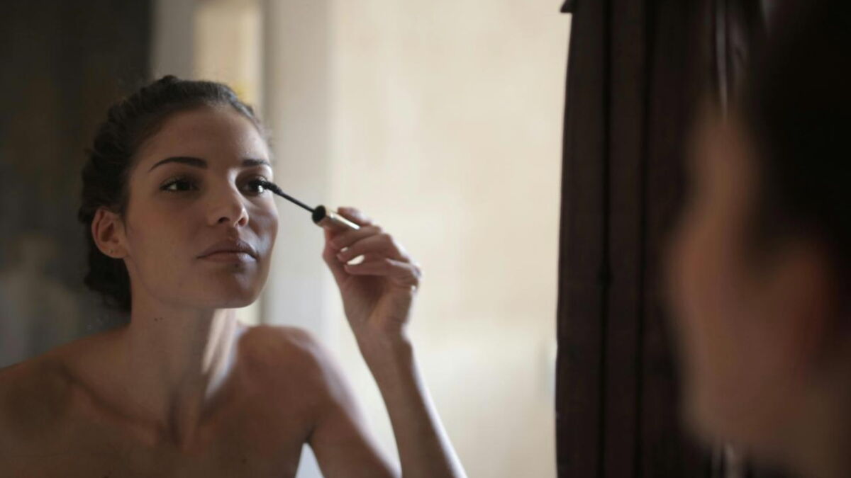 Ce mascara français noté 100/100 sur Yuka promet un regard intense et ...