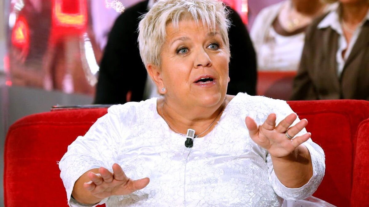 Mimie Mathy obligée de se servir d'une canne : cette maladie qui a ...
