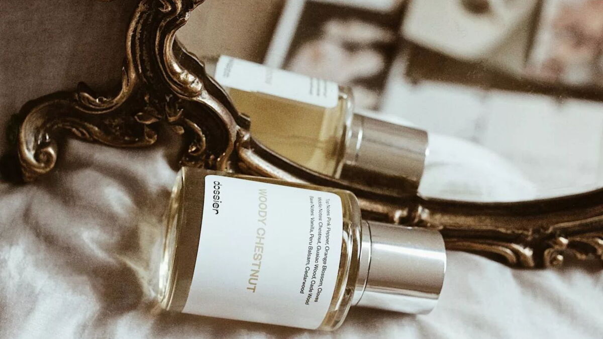 Ce parfum iconique à la rose fait tourner toutes les têtes depuis des ...