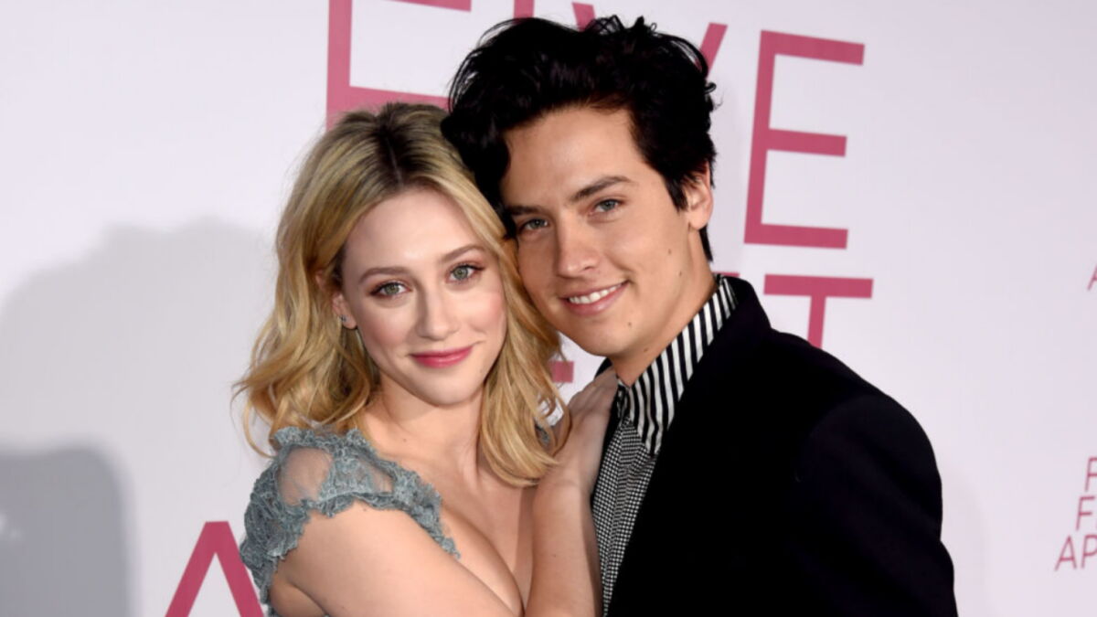 Riverdale : Cole Sprouse en couple ? Il aurait remplacé Lili Reinhart