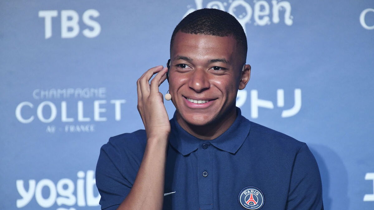 Kylian Mbappé en couple avec mannequin transgenre ? Découvrez qui est cette mystérieuse jeune ...