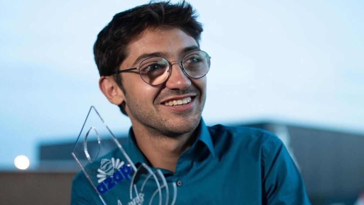 Kristofer : la star de N'oubliez pas les paroles est-il en couple