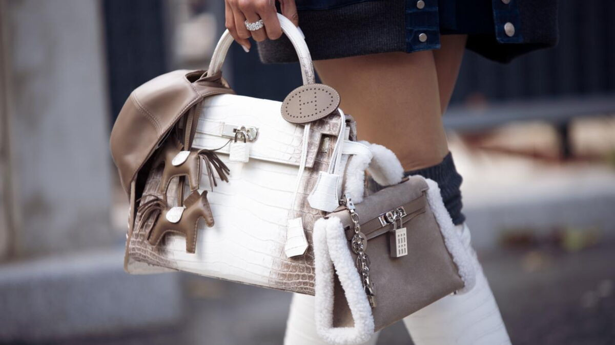 Les sacs doudou en fausse fourrure sont l'obsession mode de toutes les ...