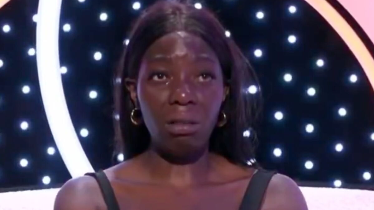 Secret Story : Romy fond en larmes, son binôme Mayer n'a pas hésité à ...