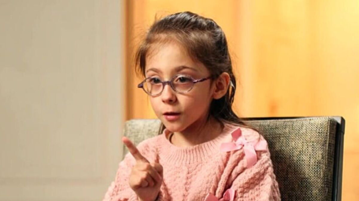 Sept à Huit : atteinte de la maladie des os de verre, Héméré, 9 ans ...