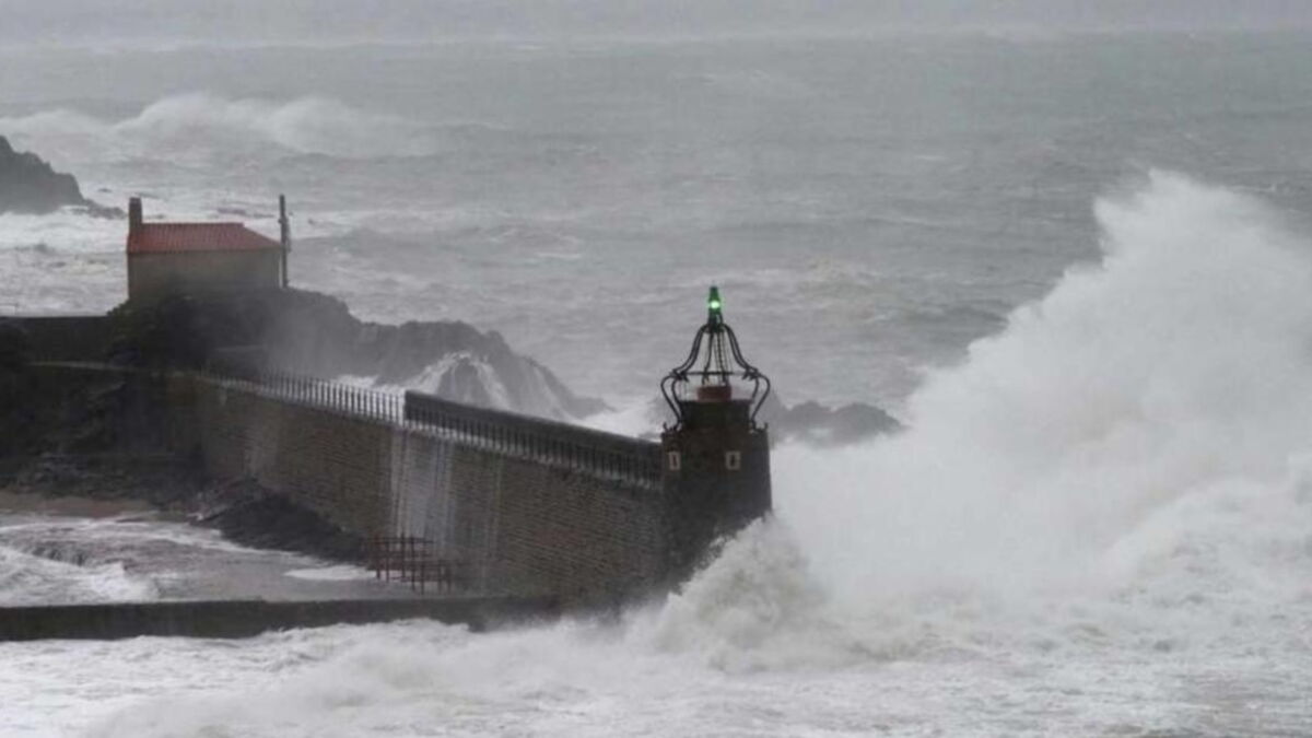 Vagues gigantesques : les images choc de la tempête Gloria (VIDÉO)