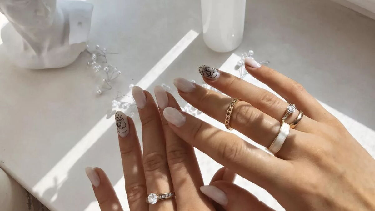 Ce vernis respirant sauve les ongles abîmés par le semi-permanent à ...