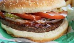 "Mon ex footballeur professionnel a tenté de me tuer" Emma Zoug victime ...