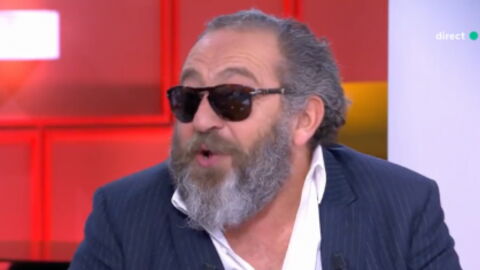 Patrick Timsit apparaît métamorphosé dans C à vous : son look surprend ...