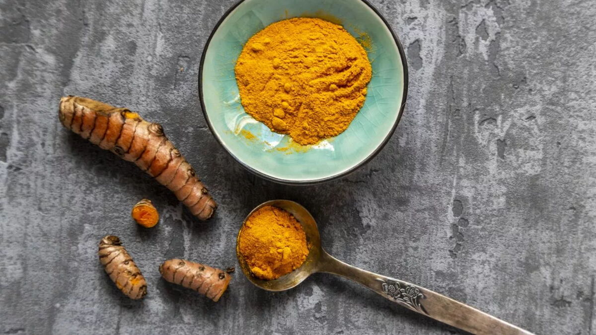 Beauté : découvrez les 6 bienfaits du curcuma sur la peau