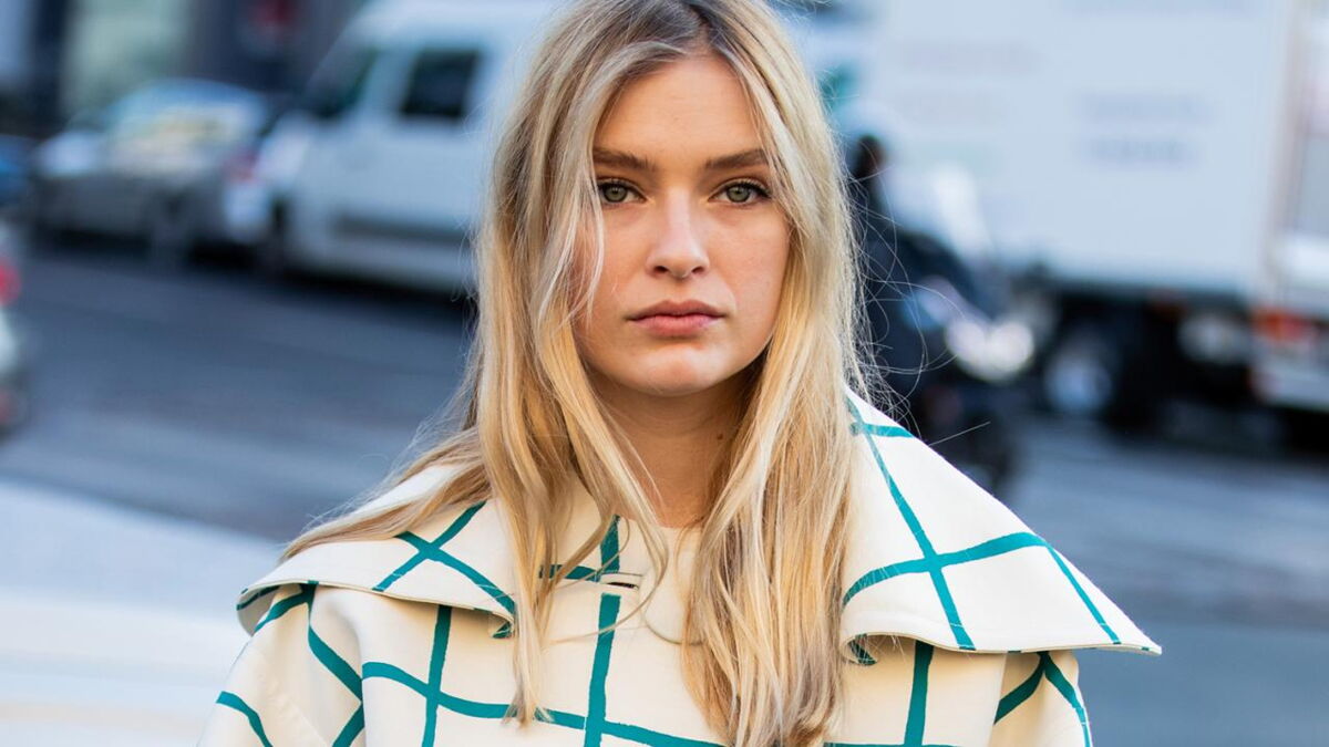 Emily in Paris : le mascara de Camille Razat à shopper en supermarché à ...