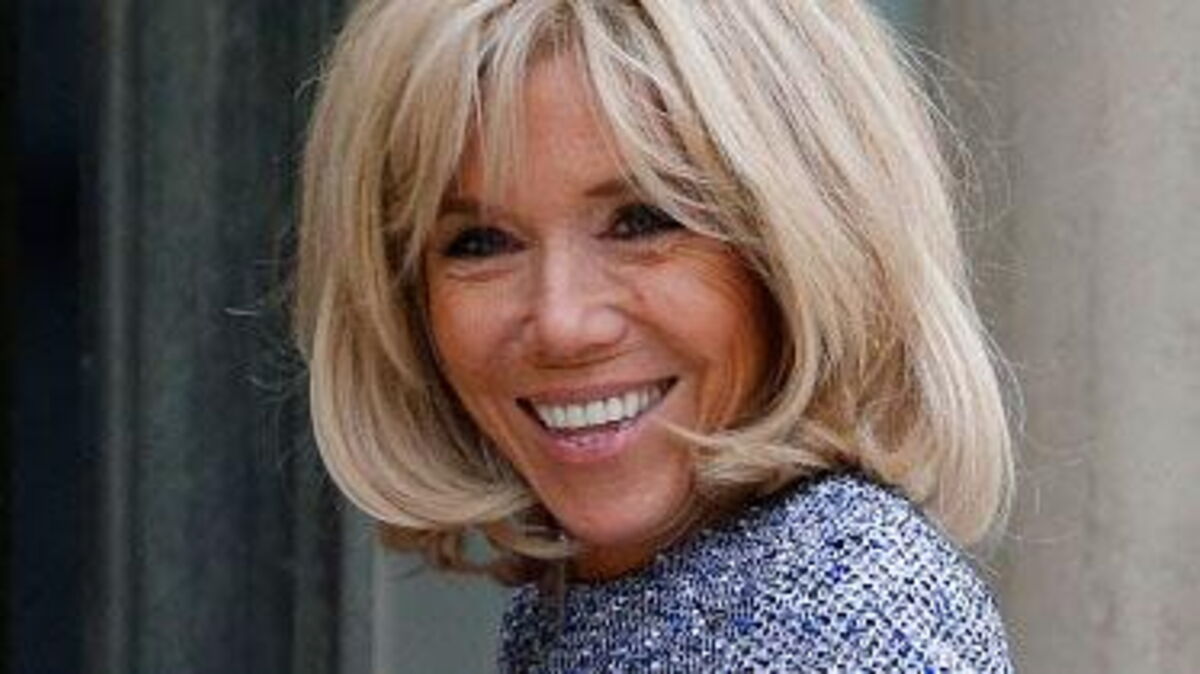 Brigitte Macron transformée en super-héroïne dans les rues, “Brigitte ...