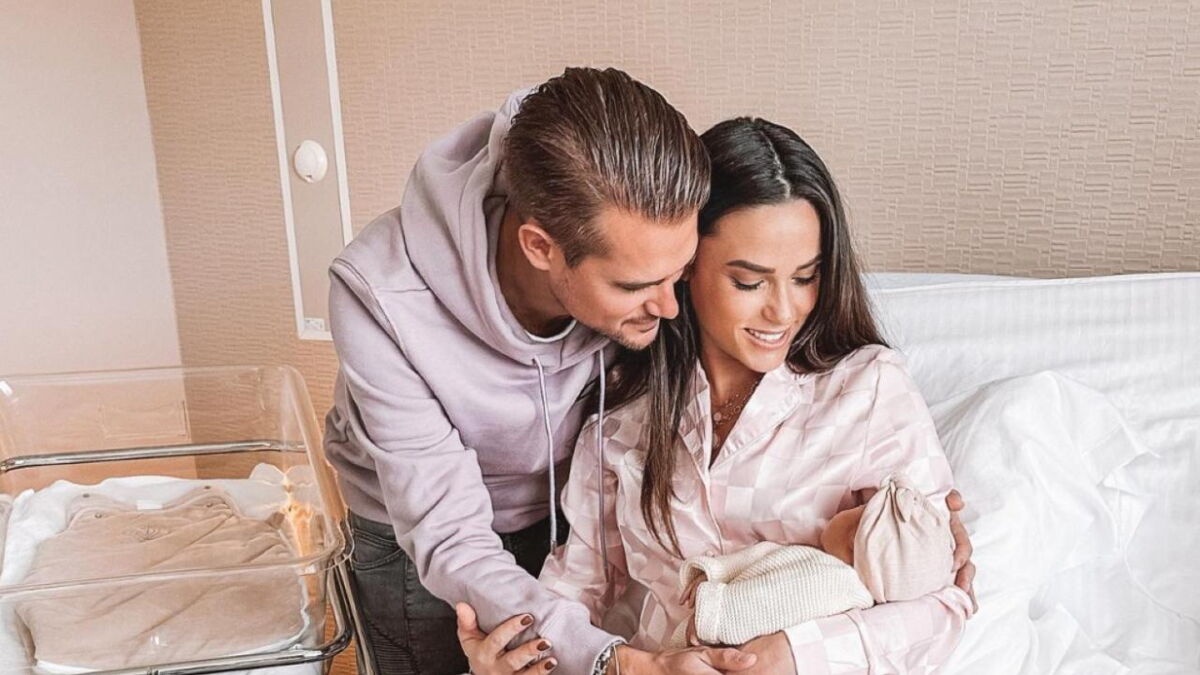 Capucine Anav accouche plusieurs semaines en avance : elle donne des ...