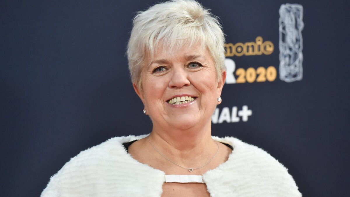 Mimie Mathy méconnaissable avec un carré brun, la star change de look ...