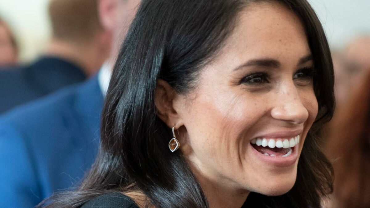 Meghan Markle craque pour une robe moulante très élégante Meghan Markle craque pour une robe moulante très élégante