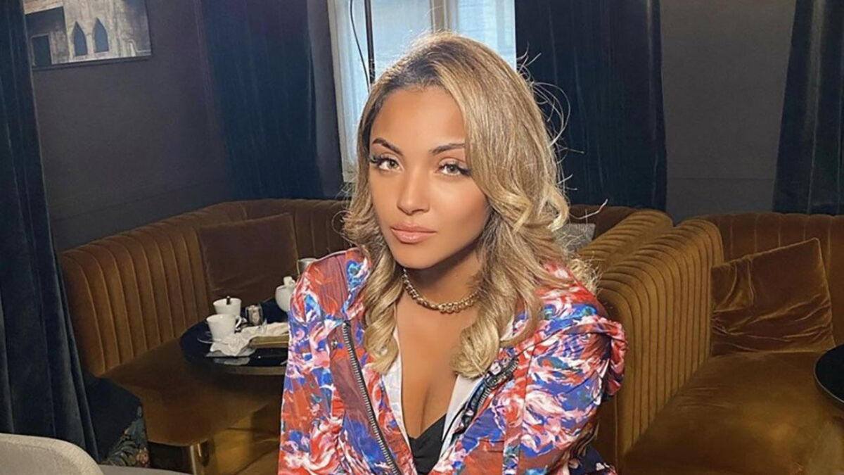 Wejdene : à 16 ans déjà mariée ? Cette photo sème le doute