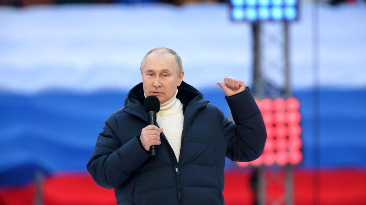 Poutine en couple : une curieuse vidéo de sa femme filmée en France ...