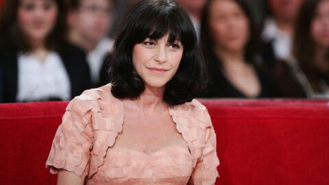 À 57 ans, la chanteuse Lio dévoile un cliché très torride et s'affiche ...