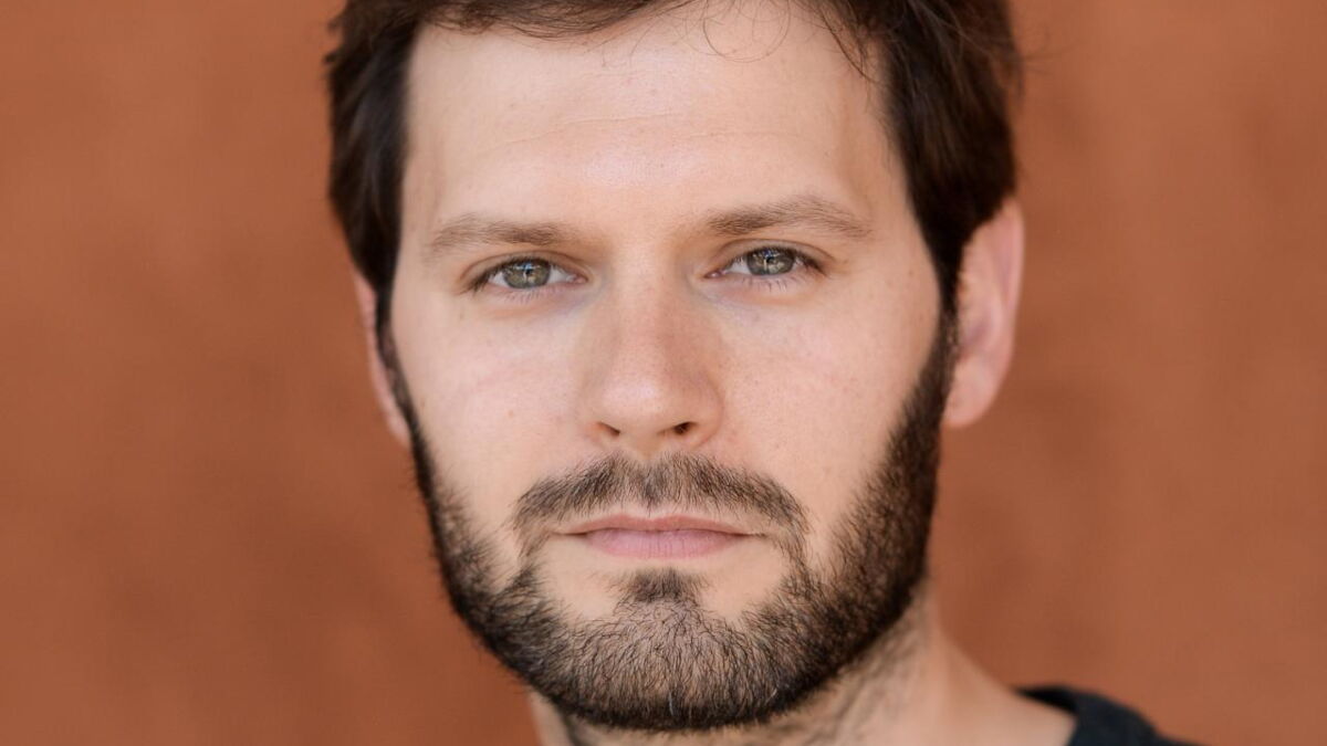 Qui est Hugo Becker, l’acteur de Je te promets qu’on a vu dans Gossip ...