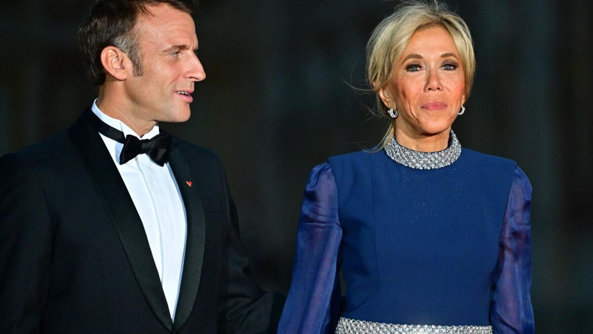 Voici la véritable raison pour laquelle Brigitte Macron porte deux ...