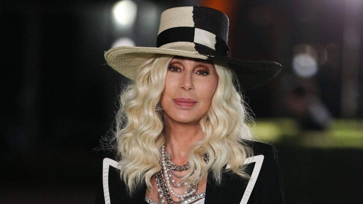 Popikone Cher rät allen Frauen: "Geht mit einem jüngeren Mann aus"