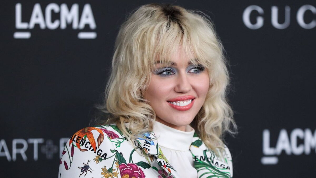 Miley Cyrus blickt in TikTok-Serie auf ihr Leben zurück