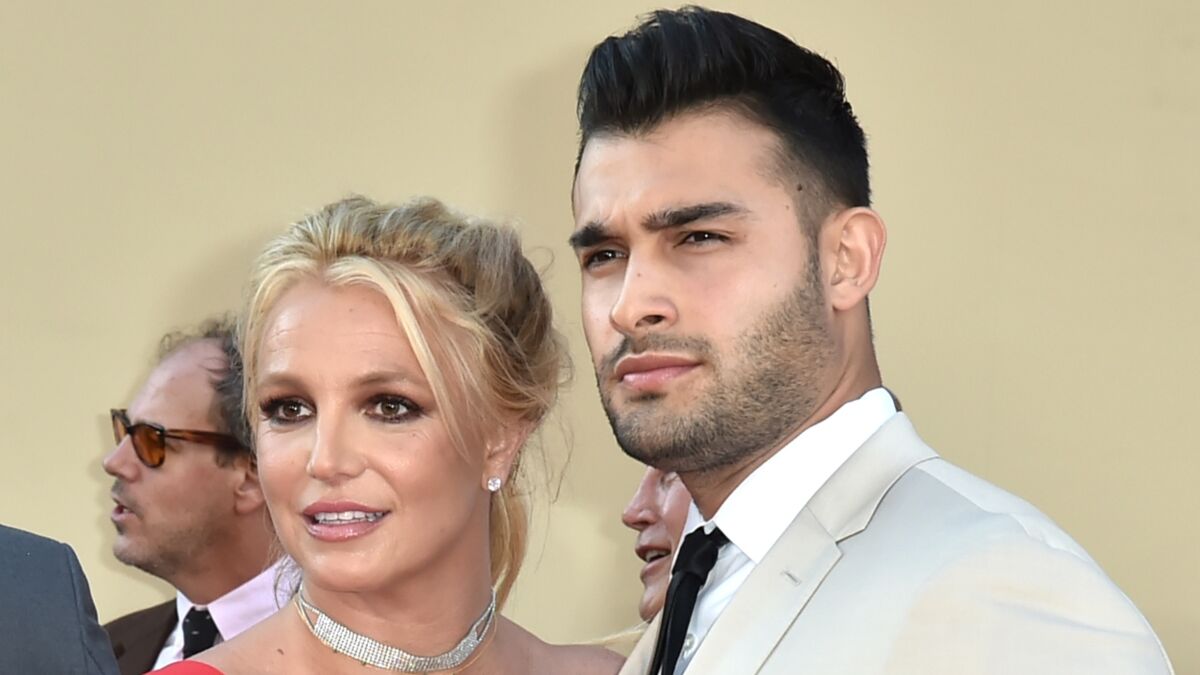 Britney Spears: Nach ihrer Fehlgeburt meldet sich ihr Verlobter zu Wort Britney Spears: Nach ihrer Fehlgeburt meldet sich ihr Verlobter zu Wort