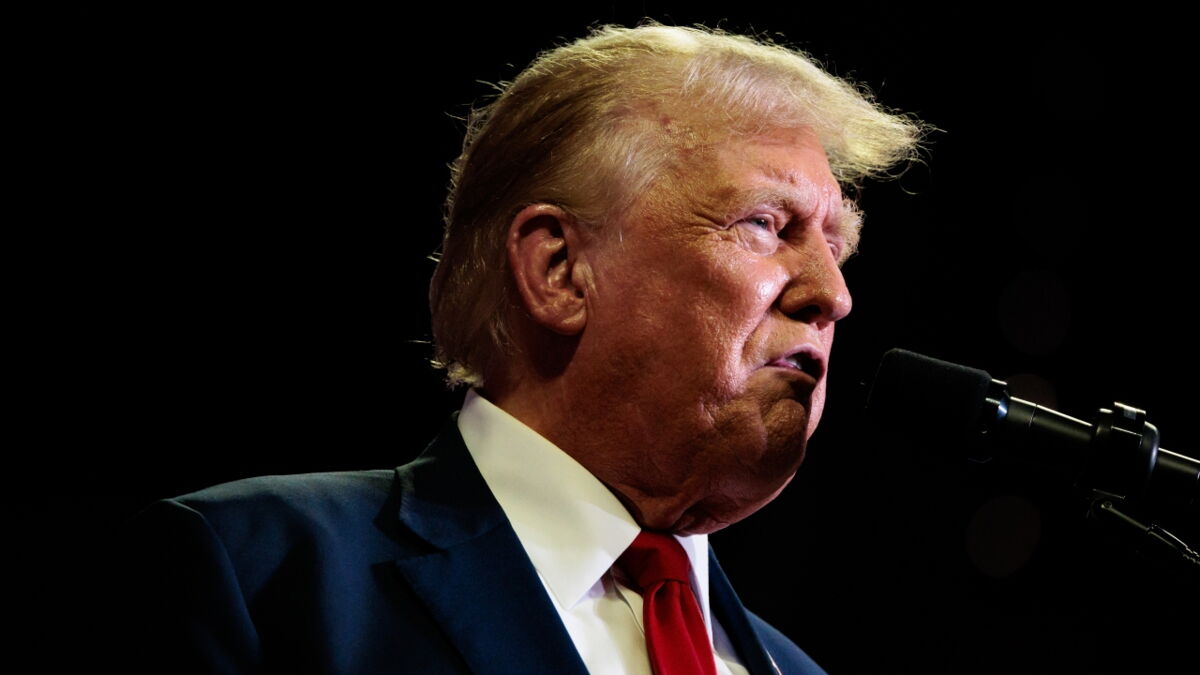 Junge verkleidet sich als Donald Trump und trifft auf den Politiker ...