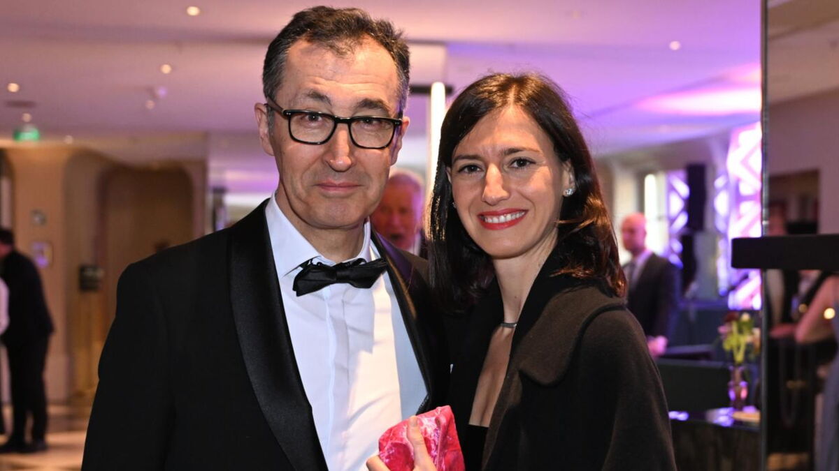 Es ist Liebe: Cem Özdemir präsentiert seine neue Freundin der Öffentlichkeit