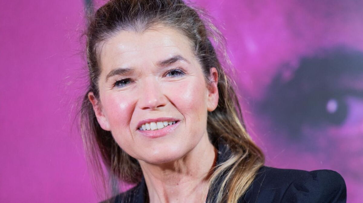 Anke Engelkes neuer Job ist überraschend: Sie ist Zugbegleiterin bei ...
