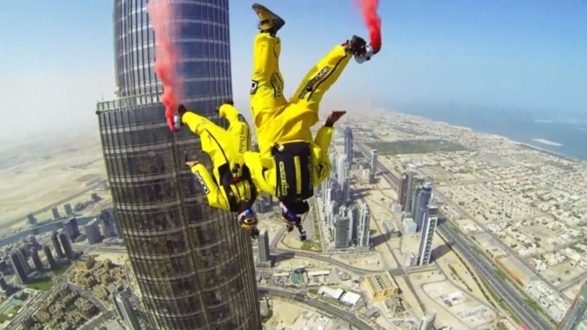 Base Jump : Deux Français sautent de la Burj Khalifa, une tour haute de ...