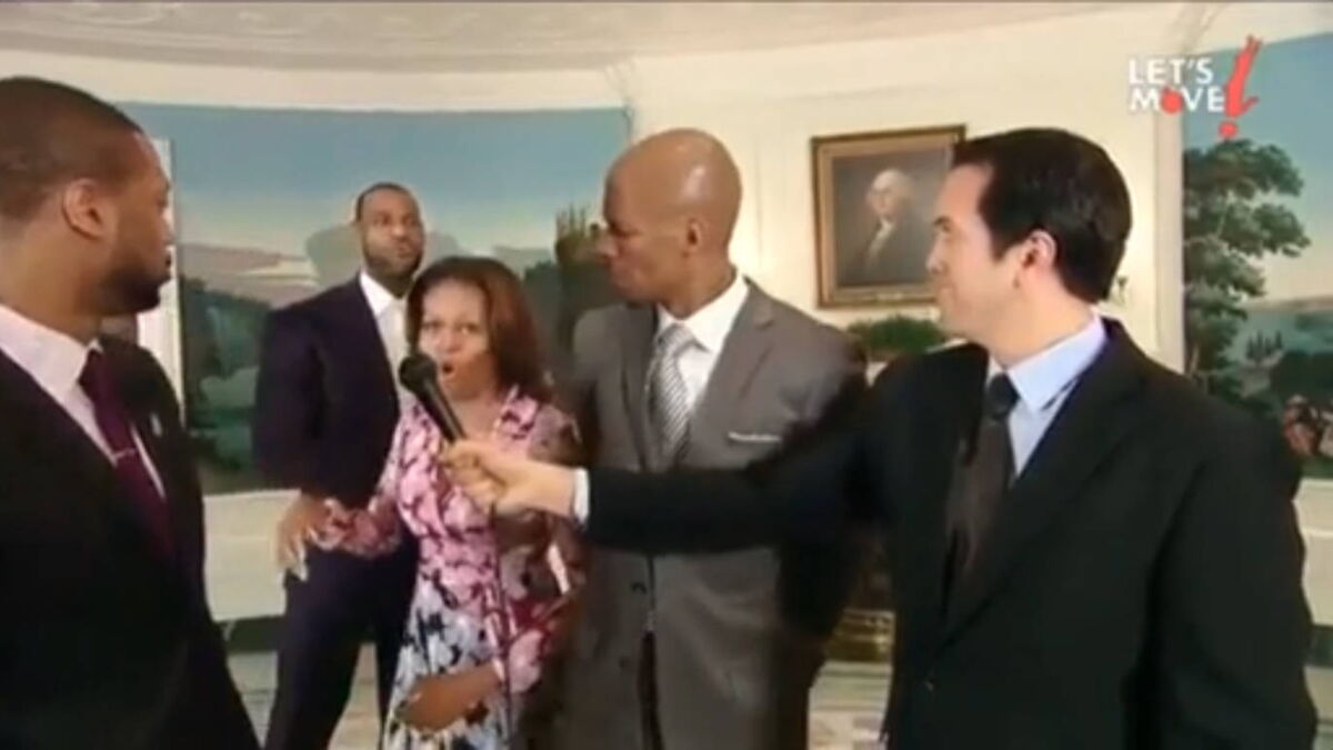 Insolite : Le dunk de Michelle Obama avec LeBron James en pleine ...