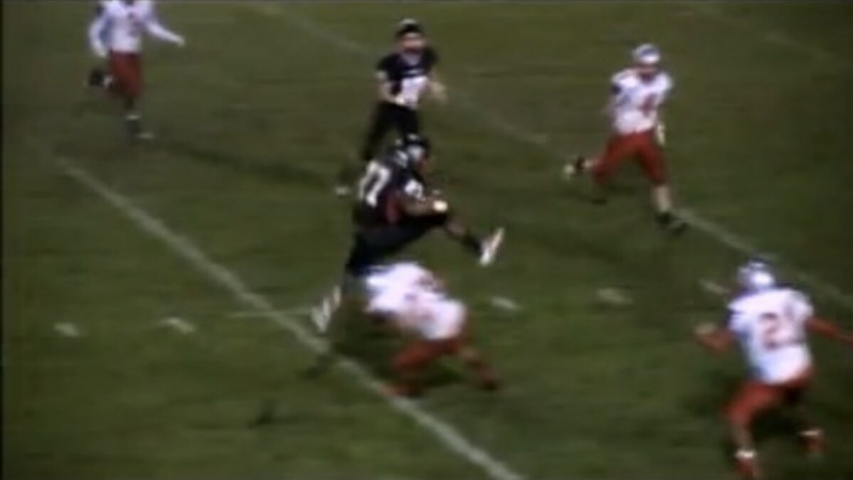 Insolite : Il saute par-dessus son adversaire puis marque un touchdown