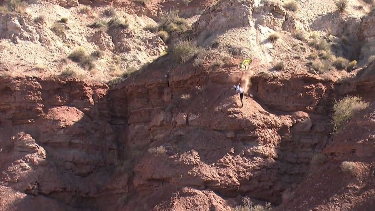 Le crash monstrueux de Dustin Schaad en VTT freeride