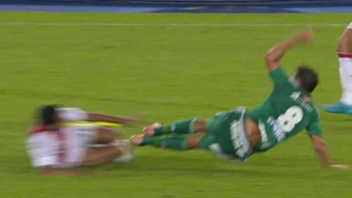 Le tacle assassin de Stefan Schwab en Ligue des Champions