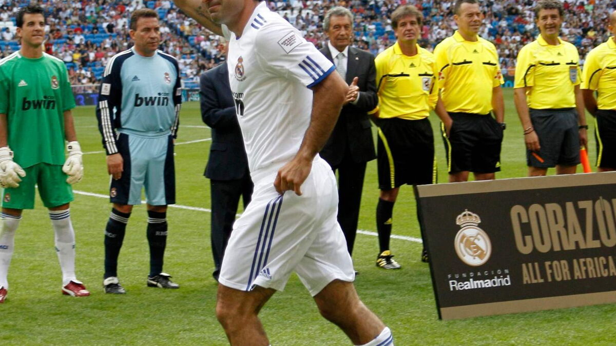 Luis Figo: "Je ne regrette pas mon transfert au Real Madrid"