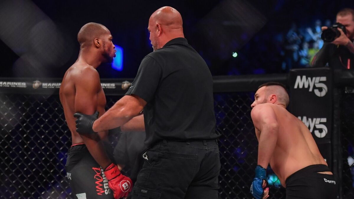 MMA : un arbitre mis KO d'une violente droite en plein combat, il doit ...