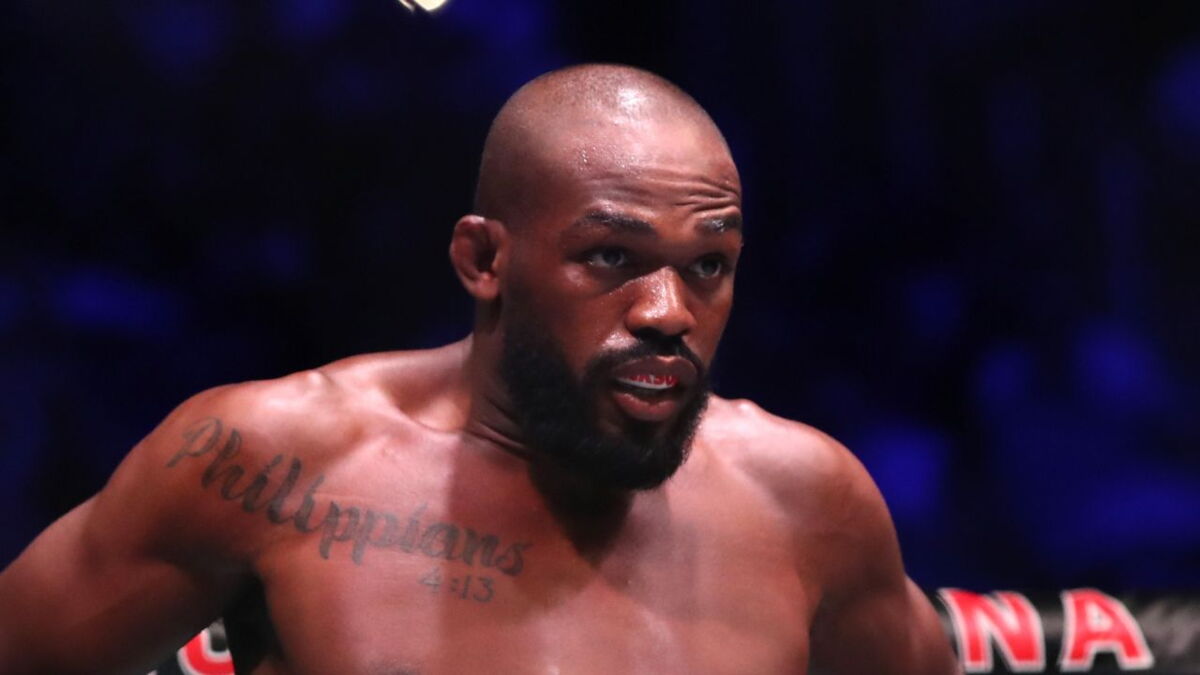 Jon Jones affiche son nouveau physique de poids lourd avant son combat ...