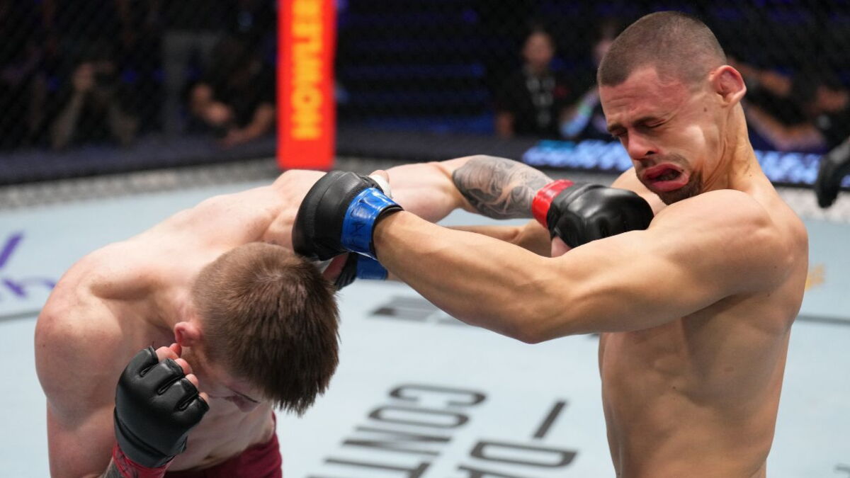 Il signe un énorme KO devant le président de l'UFC qui le recrute ...