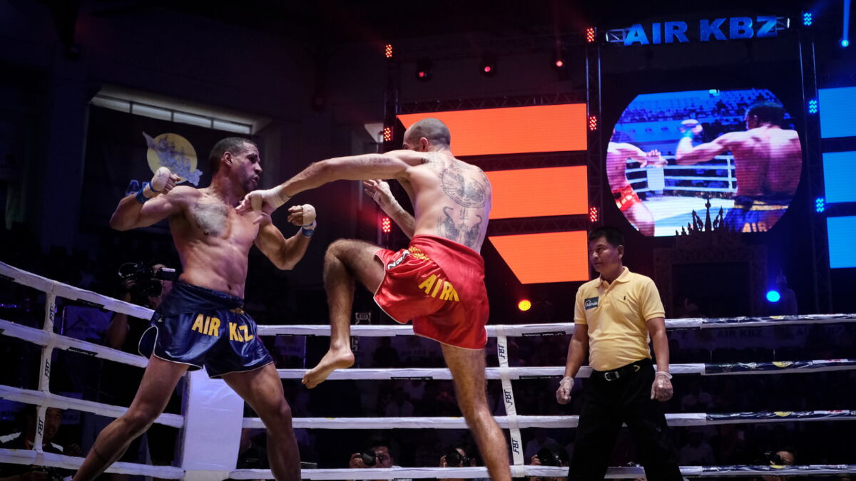 Découvrez la boxe birmane, sport de combat considéré comme le plus ...