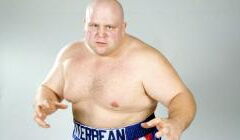 Qui est Dave Fotsing, le nouveau poids lourd de 22 ans, 125 kg, coaché ...