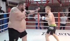 Qui est Ateba Gautier, le "mini-Ngannou" qui enchaîne les KO/TKO à l'UFC