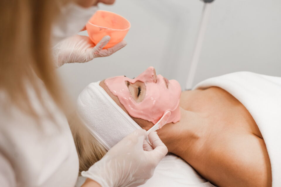 Argile rose : acné, cheveux, peau, tous les bienfaits de l’argile rose